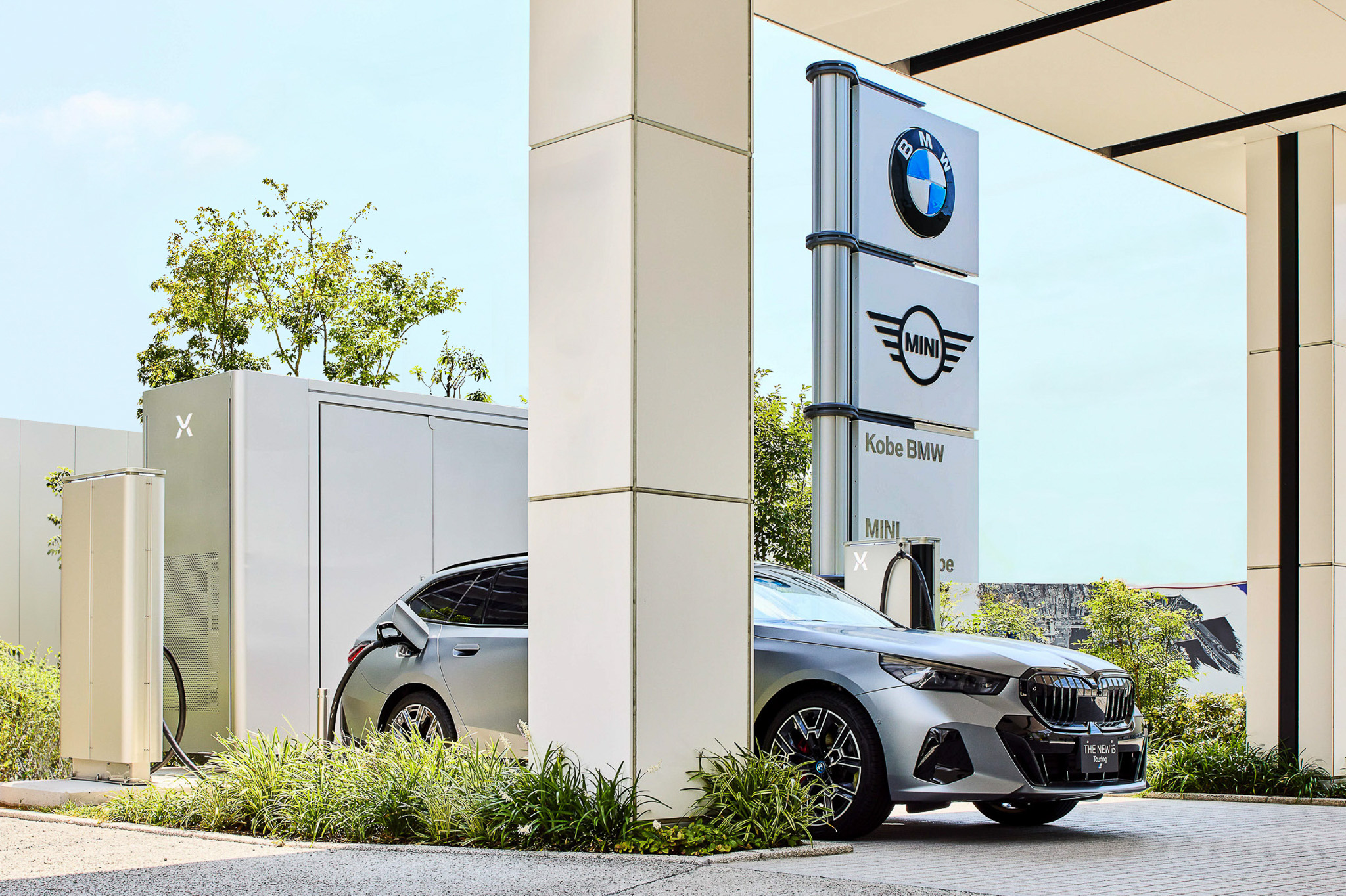 PowerX Rolls Out Battery-Powered Ultrafast EV Charger at BMW/MINI ...